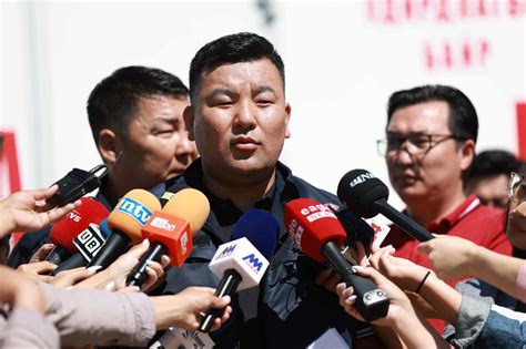 Н Баярмөнх Үерээр улс төржихгүй байхыг хүсье