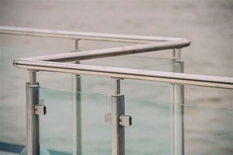ᑕ ᑐ What Is A Glass Guardrail System And When Do You Need It