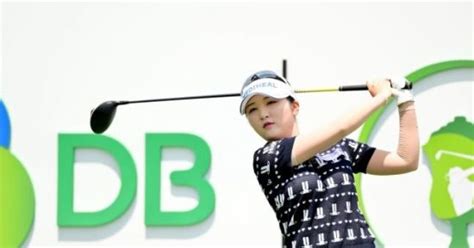 골프규칙아는 것이 힘이다 동반자 공이 홀에 들어가면