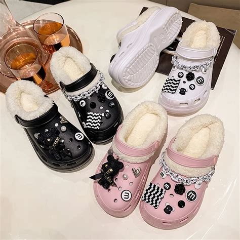 면 슬리퍼 여성 겨울 새로운 패션 체인 곰 높이 증가 폐쇄 발가락 벨벳 따뜻한 이중 목적 다공성 신발 2022