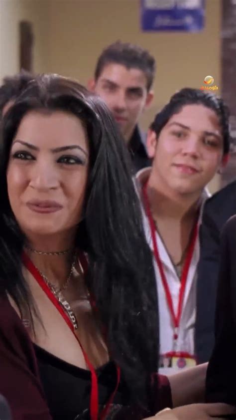 شباب البومب 10 الحلقة 1 عامر بياخد الأكل من قدام الشباب علشان بنات