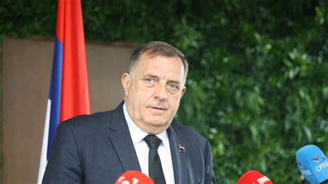 Додик о нападу на матуранта на КиМ Док српска деца славе крај школе они их туку а Европа ћути