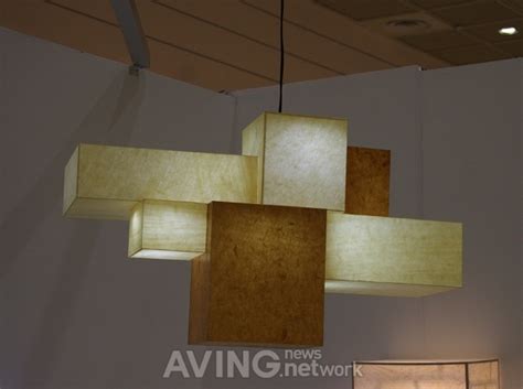 김연진 디자이너 각 잡힌 한지 조명 전시