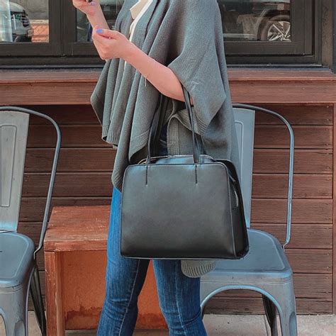 모던 스퀘어 숄더백