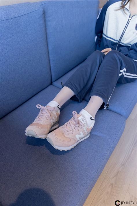 [bobosocks袜啵啵] No 226 小甜豆 运动鞋、白棉袜、白丝 绝对领域