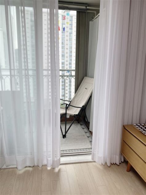 거실인테리어 차르르 나비주름 커튼 은근하게 비치는 쉬폰 네이버 블로그