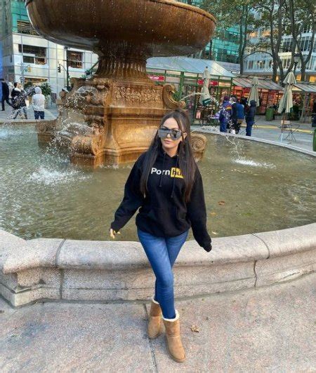 Vidspics Wearing Uggs Boots Page 67 Freeones Forum The Free