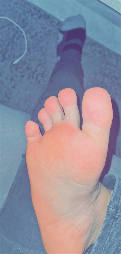 Toes Spread By Idkwhattosay666 On Deviantart