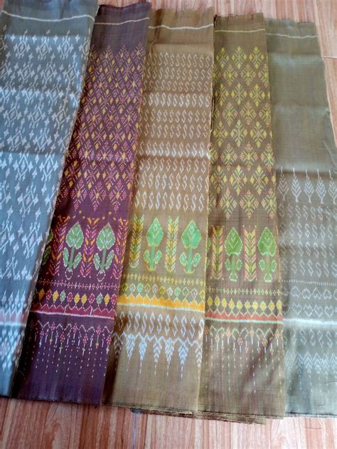 ผ้าไหมทอมือ ผ้าไหมสุรินทร์ ผ้าคลุมไหล่ สินค้า Otop ของดีอำเภอปราสาท ไหมนุ่ม สุรินทร์