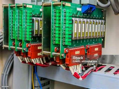 Plc의 제어 및 명령 자동 기계 시스템 공장 산업 건물에 대한 스톡 사진 및 기타 이미지 공장 산업 건물 기술자 기업 재무와 산업 Istock