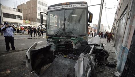Cercado De Lima Al Menos Un Muerto Y Varios Heridos Dejó Accidente