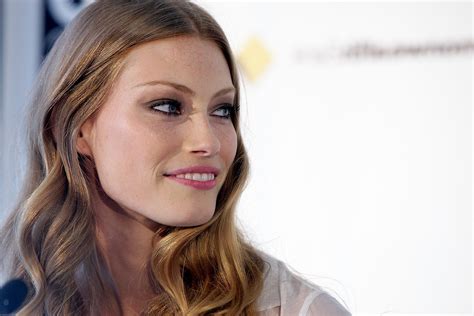 1920x1440 Alyssa Sutherland Hd Wallpaper Rare Gallery