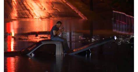 Огромни материални щети след наводнение в Далас Видео