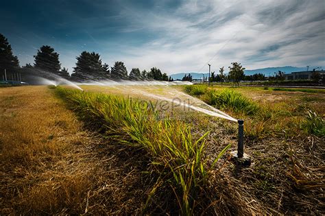 현대 관개 시스템은 녹지 공간을 효율적으로 관개합니다