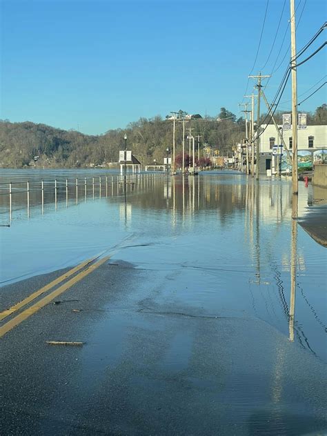 Pomeroy Flooding Begins Receding Crews Start Clean Up