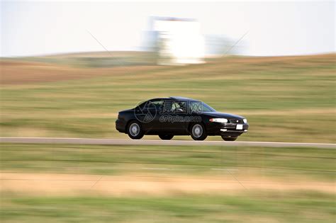 横贯加拿大高速公路超速车辆的模糊图像name照片风景水平道路旅行高清图片下载 正版图片320619967 摄图网