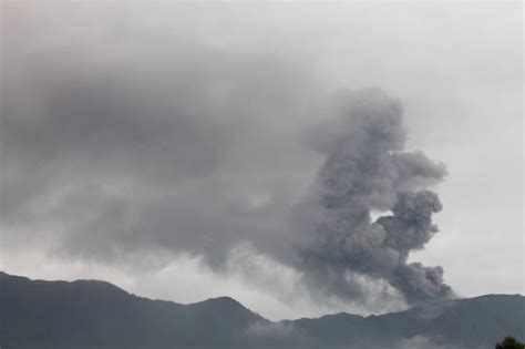 Waspada Gunung Marapi Erupsi 46 Kali
