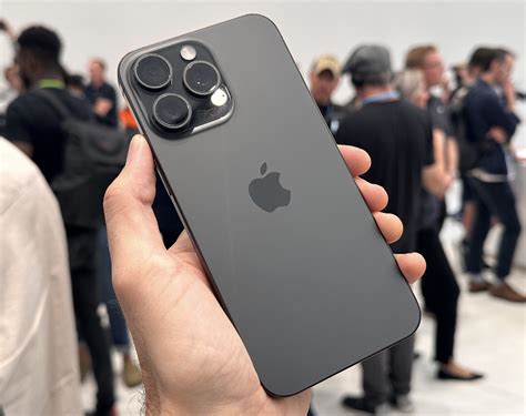 Цена iPhone 15 в России пугает. Неужели всё равно купите?