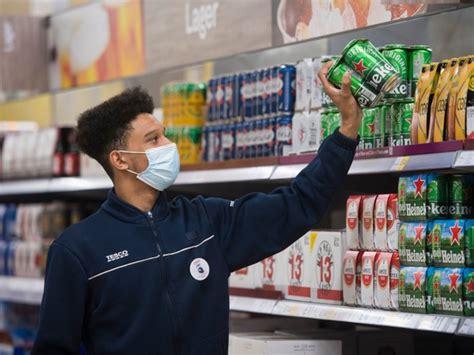 Uk Supermarket Tesco Scraps Plastic Ring Carriers And Shrink Wrap The