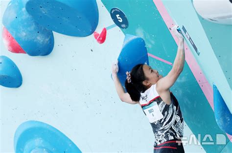 스포츠클라이밍 서채현 결선 볼더링 최하위…리드서 반전 도전[파리 2024]
