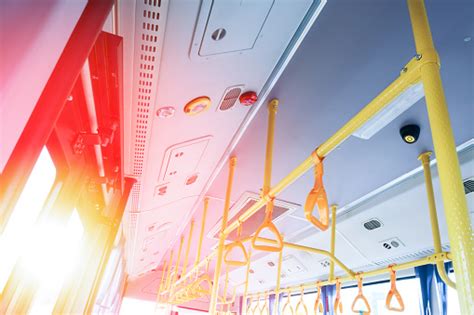 승객 운송 내부 승객을 위한 손잡이 운송 에 매달려 핸들 홀더 운송 난간 버스 캐빈의 안전 장비 0명에 대한 스톡 사진 및 기타 이미지 Istock