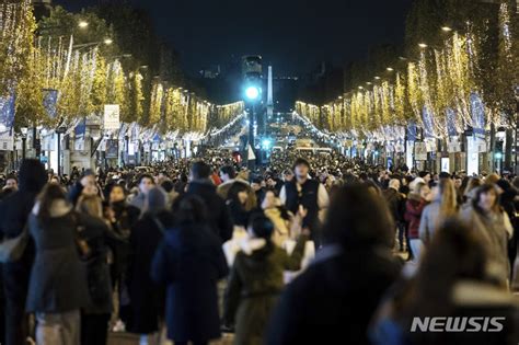프랑스 샹젤리제 거리 물들인 크리스마스 조명 뉴시스pic