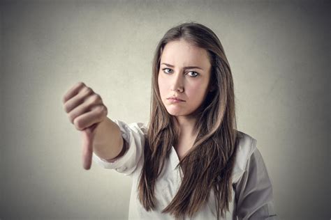 5 traits of pessimistic people and surprising benefits of being one