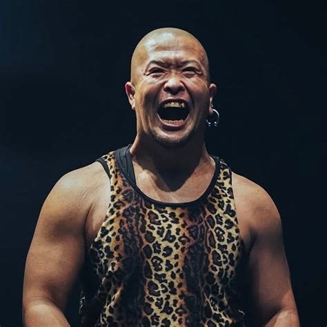 コンビニのレジでタバコを指差し 「マイルドセブン‼︎」と注文する爺。 （※10年ほど前に「メビウス」に名前変わっている） わかるはずもなく困っ