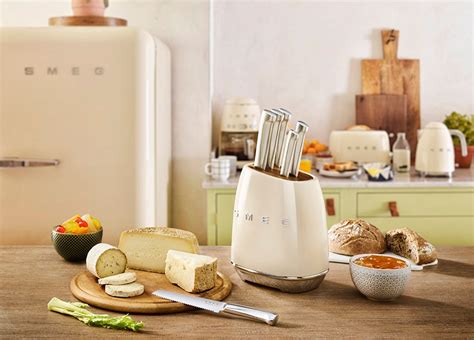 Комплект ножей на подставке | Smeg - Технологии и стиль