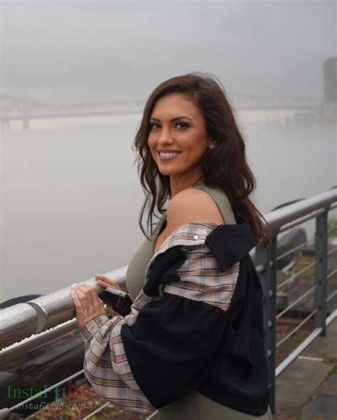 Amber Fields Bio Age Height Models Biography