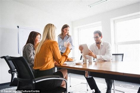 Battle Of The Sexes At Work Women Enjoy Being Team Players But Men Prefer Competition Study