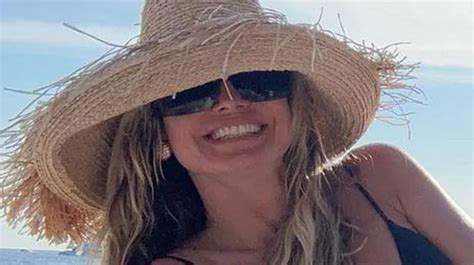Heidi Klum Proudly Shows Off Toned Physique As She Struts Topless In