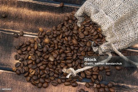 커피 콩 배경과 질감을 위한 커피 원두의 근접 촬영 커피 콩 배경입니다 Robusta Coffee Crop에 대한 스톡 사진