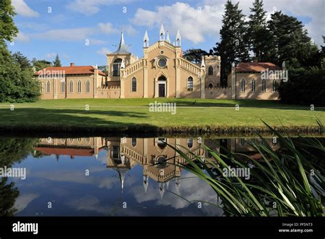 Dessau Wörlitz Garden Realm Historic Parks Gothic House From Canal