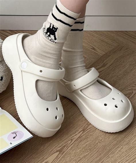 코카나인 [🚀당일출고🚀 굽4cm] 푹신한 메리제인 키높이 통굽 발편한 슬리퍼 크록 지비츠 클로그 뮬 가벼운 샌들 여름 물놀이 샌들 Eva