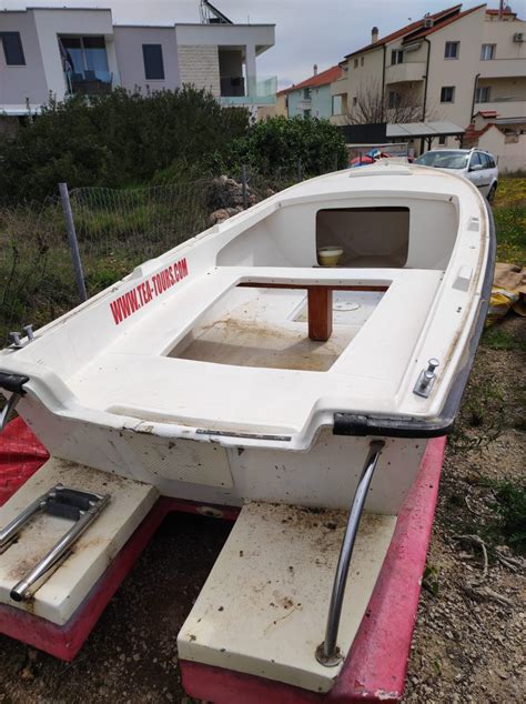 Pasara Lasta Sa Spojlerom Vodice