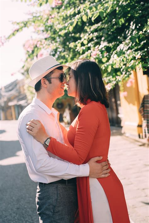 키스하는 남자와 여자 사진 Unsplash의 무료 모자 이미지