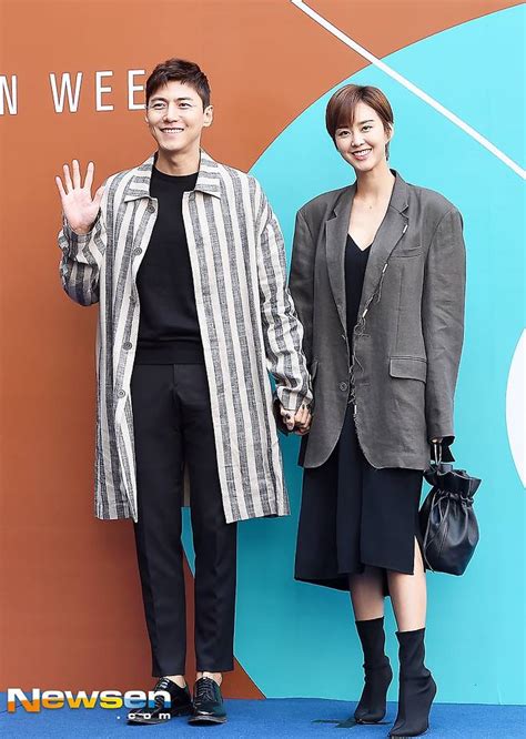 [포토엔hd] 송재희 지소연 부부 다정하게 패션위크 나들이