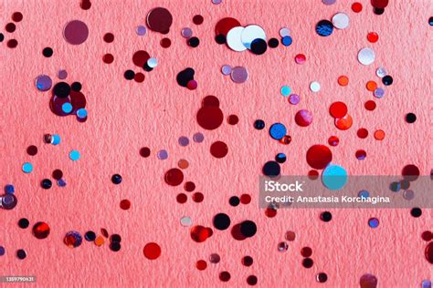 텍스트 공간이 있는 색종이가 있는 분홍색 배경 발렌타인 데이 생일 개념에 대한 스톡 사진 및 기타 이미지 개념 공휴일 낮