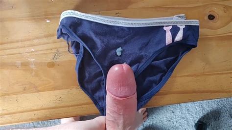 Éjaculation dans la culotte de sa fille xHamster