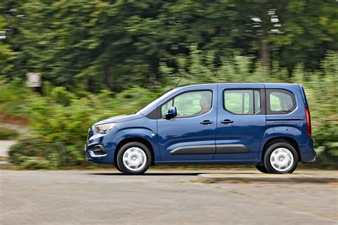 Opel Combo пето поколение на старо солидна баничарка на солидна цена