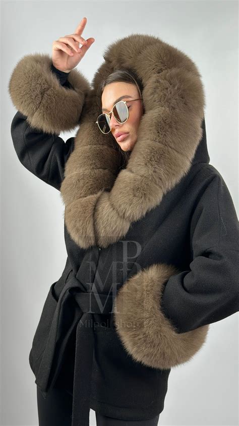 ШУБИ ПАРКИ ПУХОВИКИ КОСУХИ ПАЛЬТО УКРАЇНА Абсолютний фаворит наших клієнтів вже багато