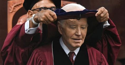 바이든 흑인이 미국의 역사 졸업식 축사등 돌린 학생들 왜