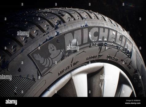 Neue Michelin Reifen mit Michelin-Männchen, Kilometer, km ...