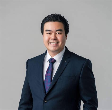 ព្រះមហាក្សត្រ ចេញព្រះរាជក្រឹត្យបញ្ចប់គោរមងារ «អ្នកឧកញ៉ា ពីអ្នកឧកញ៉ា ហេង សិទ្ធី