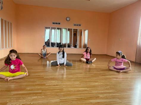 Младата Ивана от Перник вдъхновява малки и големи с танци