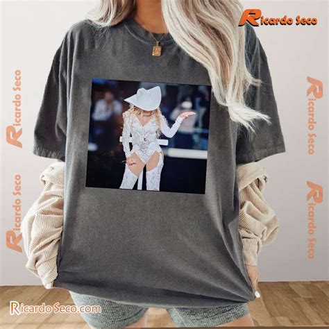 Beyoncés Finger Gun Christmas Day Game Classic Men Shirt Ricardo