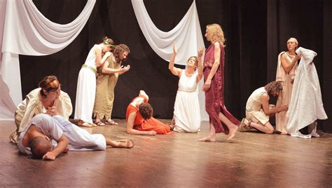 Giuseppe Vecchi La Tragedia Antica Che Rivive Metropolitan Magazine