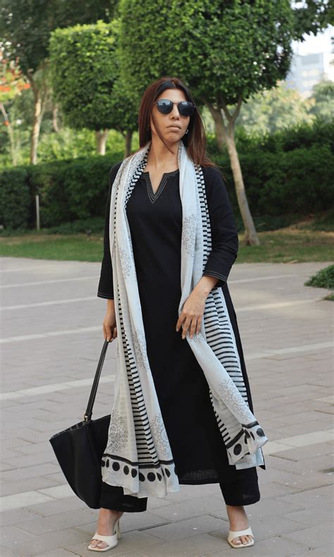 Cotton Slub Black And White Suit With Mul Line Wave Dupatta Baareeki