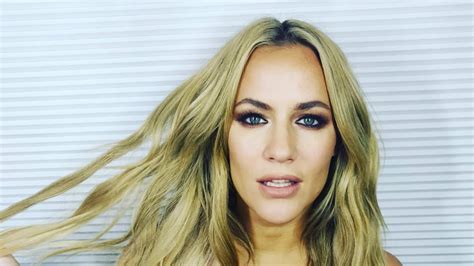 Who Is Caroline Flack Quick Facts On The Tv Presenter…